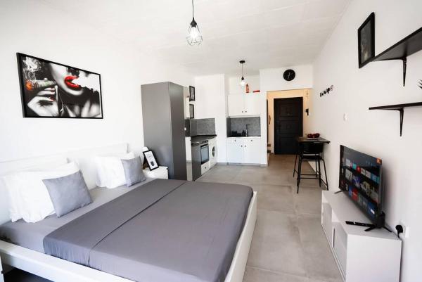 Hubstay - Klea's Downtown City Apartment Suite - Larnaca