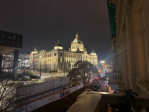Heritage Haven Mezzanine Apartment With Balcony - Praga