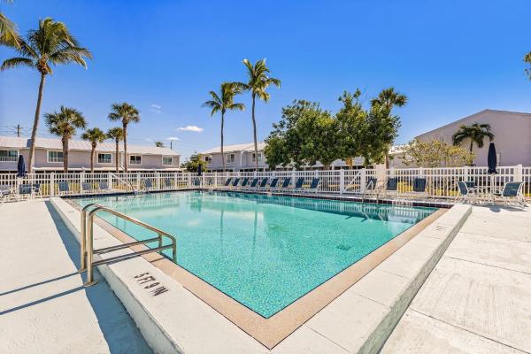 Waterfront Escape With Gulf Access & Resort Amenities - Caper Point - Roelens - Fort Myers Beach, FL