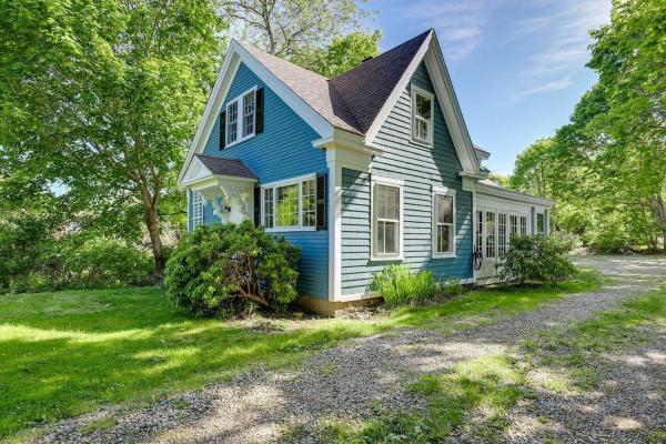 Cape Cod Farmhouse 1800s Charm - Dennis