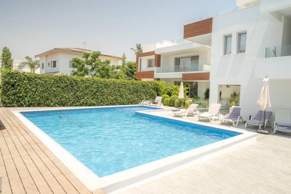 Hubstay Tamara Gardens 2 Bed Apt Suite With Pool - Larnaca