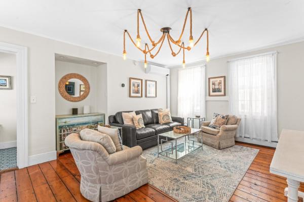 Cheerful Historic 3 Br Townhouse Downtown Mystic - Stonington, CT