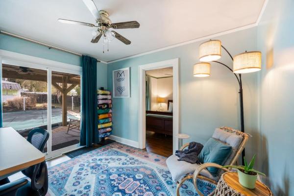 Quaint Cottage In Heart Of Lyh - Pool With Hot Tub! - Lynchburg, VA