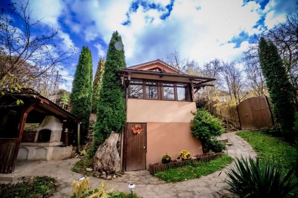 Green Hideaway - Cristian