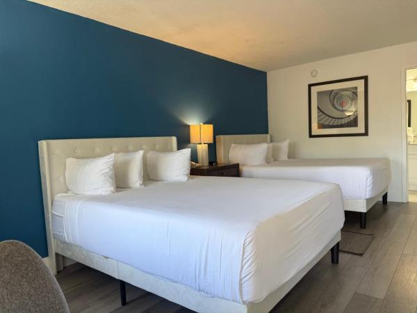 All-new, Ground-floor, Huge Pool, Tiki Bar & Grill - Tampa Bay, FL
