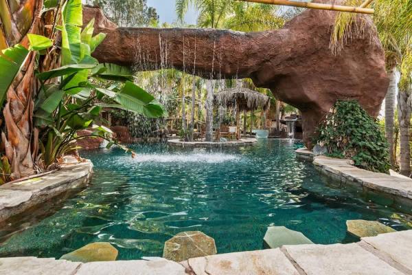Paradise Lagoon Resort Style Pool Getaway - La Mesa, CA