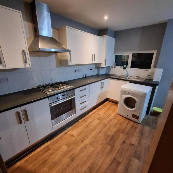 Modern 4br Etihad Home Parking, Sleeps 14 - Manchester