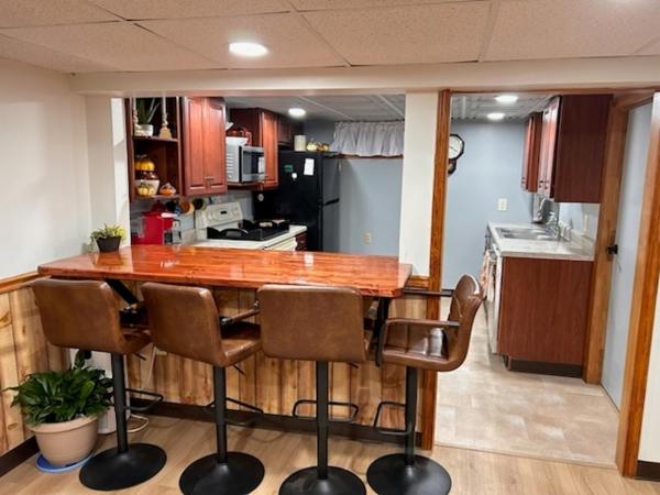 Pet Friendly 2br • King+queen • Full Kitchen - Morgantown, PA