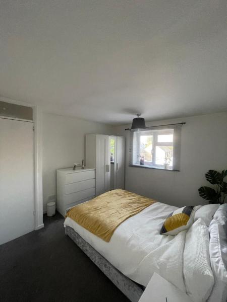 Comfortable Room 2 Mins Walk To Hotspur Stadium And Other Amenities Close By - Enfield