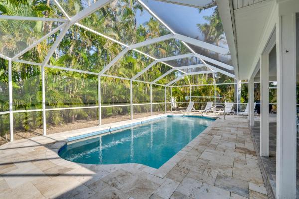 Perfect Coastal Getaway By Seabreeze Vacation - Holmes Beach, FL