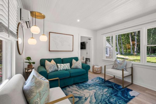 Adorable Updated Cottage Walk To Water - Englewood Beach, MA