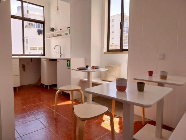 Stylish Cacilhas Rooms Near The Ferry To Central Lisbon - アルマダ