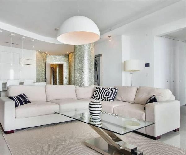 Stylish Two-bedroom High-rise Condo With City And - South Beach, FL