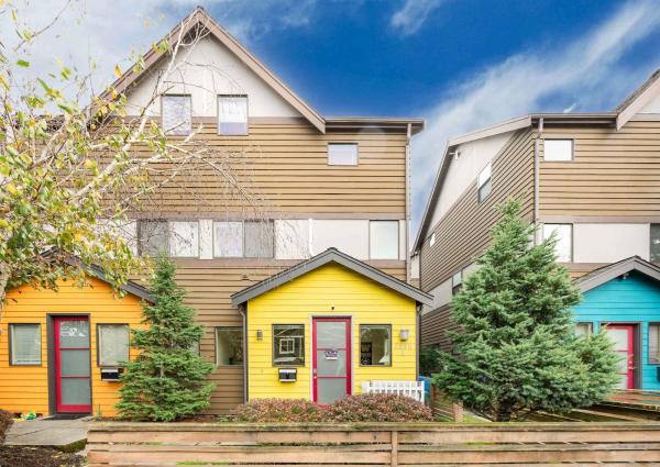 3br Modern Townhome W Parking Near Uw & Childrens Hospital - Bothell, WA