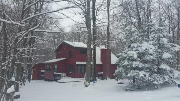 Chalet Renovated Near Casino, Camelback , Kalahari 4bdrms Firepit Hot Tub Game Room - Pocono Lake