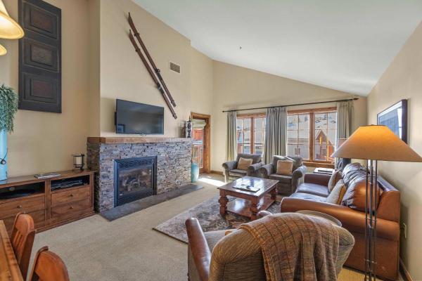 2 Bedroom Penthouse Condo At The Lodge At Mountaineer Square Hot Tub And Pool - Crested Butte, CO