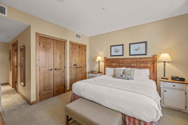 Comfortable King Hotel Room On The Top Floor Best Location On The Mtn - Crested Butte, CO