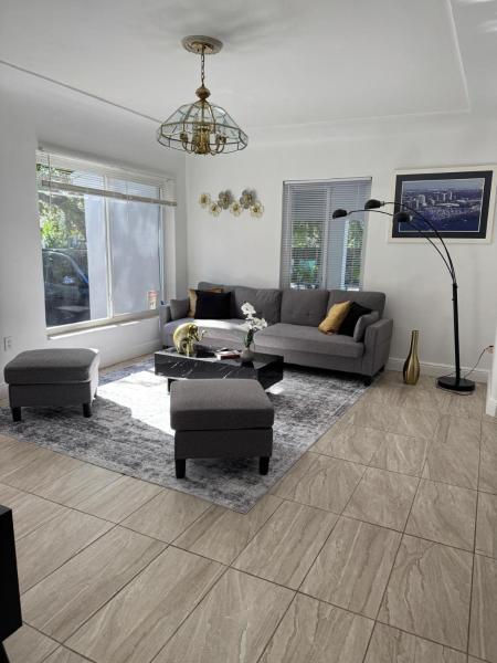 Beautiful House In Midtown 2b 1b Parking - Miami, FL