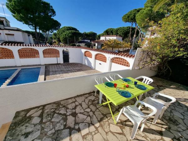 Escapada A 400m De La Playa Con Piscina Común En L'escala - Hisp-236-178 - L'Escala