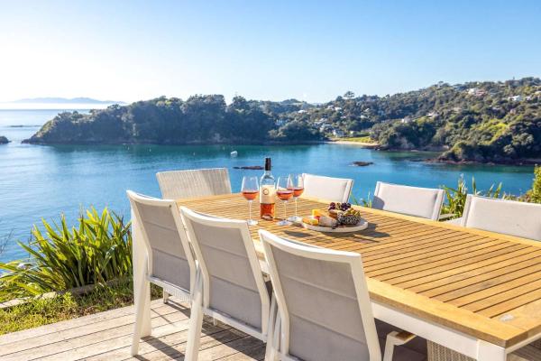 Clifftop Sanctuary - Stay Waiheke - Waiheke Island