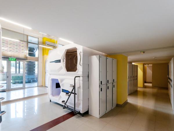 Capsule Hotel Happy Lounge - Tbilisi