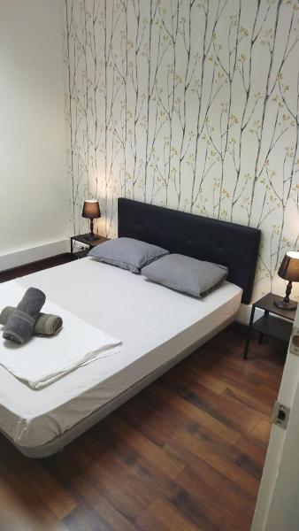 Double Room In The City Center-near Metro Lines 1 & 5 - Barcelona