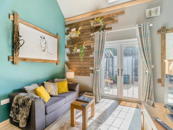 Coachmans Cottage - Uk50418 - Mudeford