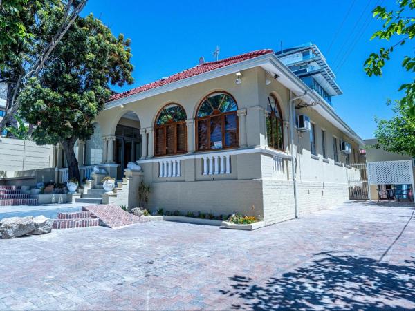 Bantry Breeze - Camps Bay