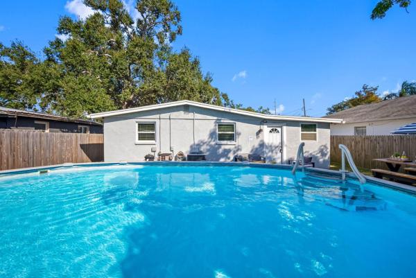 Free Heated Pool, 5br Sleeps 10 South Tampa, 15 Min To Airport - Tampa, FL