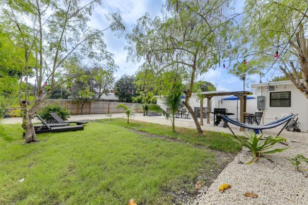 Flexible Family Living! Modern Pompano Beach Home - Boca Raton, FL