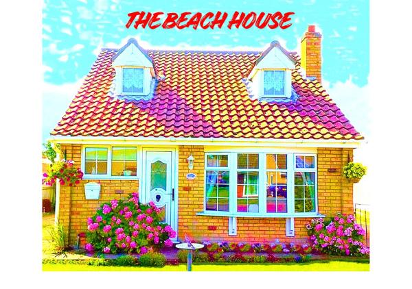 The Beach House! Just Steps From The Beach & Attractions - Perfect For Couples & Family Stays With Private Parking, Large Garden & Fast Free Wifi - The Perfect Seaside Getaway! - Sutton on Sea