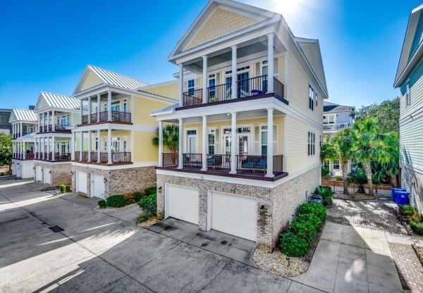Luxury 4br Beach Retreat With Elevator! Steps From The Sand- Landyn Beach House - Myrtle Beach, SC