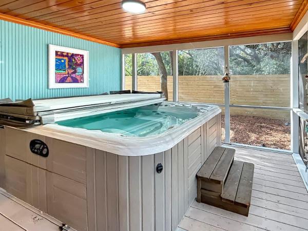 Hot Tub Screened Porch And Fenced Yard - Kiawah Island, SC