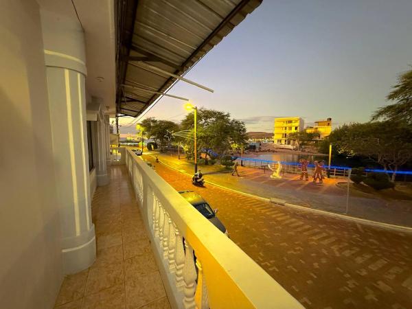 Almar Departamento Completo Con Balcon 2 Habitaciones Ac - Wifi Starlink - 2 Baños Completos Con Agua Caliente - Galápagos Islands