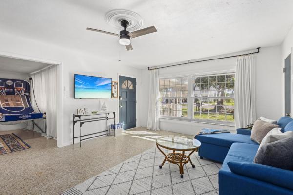 New! 2 Blocks To The Beach 2 Bed 1 Bath - Backyard - Indian Rocks Beach, FL