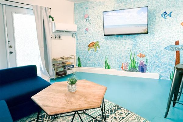 Steps To Sugar-white Sand Walk To Dining Grill - Indian Rocks Beach, FL