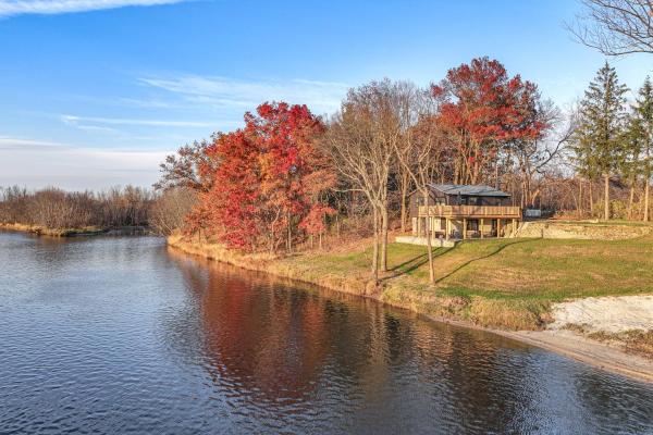 Riverfront Reset! Dells Cabin With Kayaks And Deck - Buffalo, NY