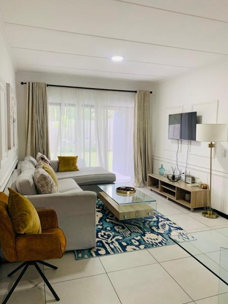 2 Bed 2 Bath Private Garden Apartment - Chartwell