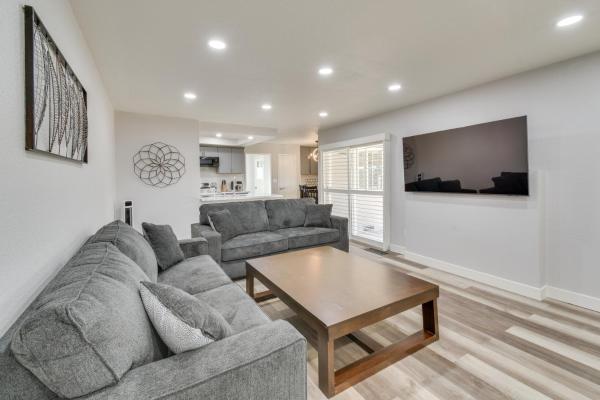 2 Mi To Uc Merced Modern Home With Private Yard - Merced, CA