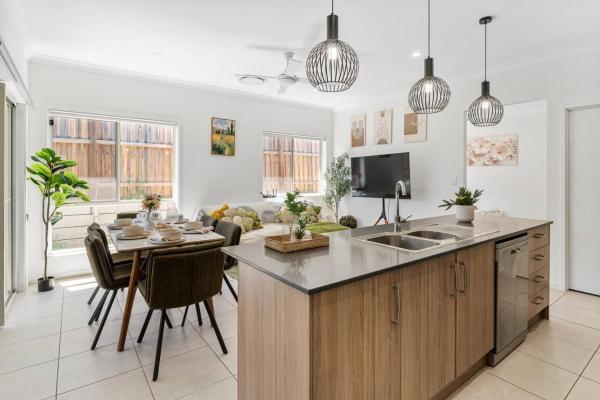 Comfy Home In Deebing Heights - 입시치