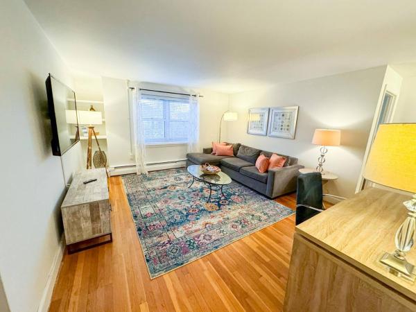 Sun-filled 2br, In-unit Laundry, Near T & Medical - The Dock, Randolph