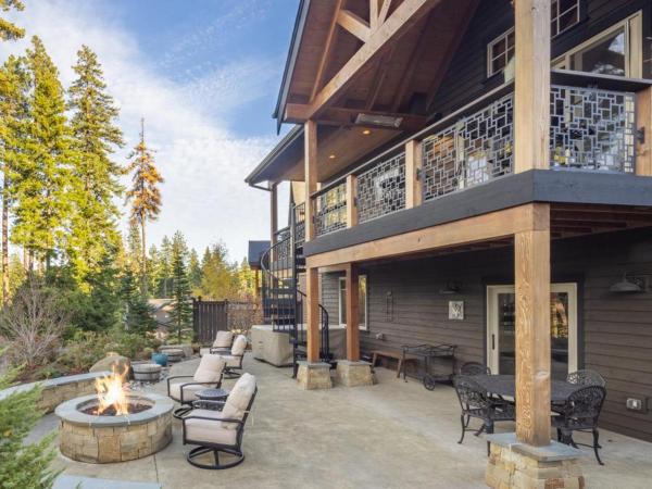 Central Location, Hot Tub & Suncadia Pool Access - Roslyn, WA