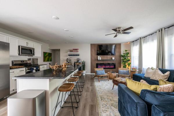 Modern Luxe 3b2b - Hot Tub - Game Room - Ev Charger - Walk To Downtown Ls - Kansas City, MO