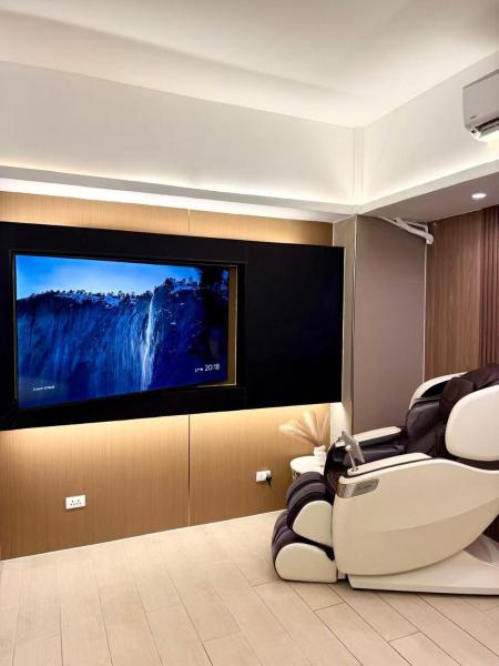 29h Ultimate Esports Studio Massage Chair Pro Setup For Maximum Of 3 Guests Only - Taytay