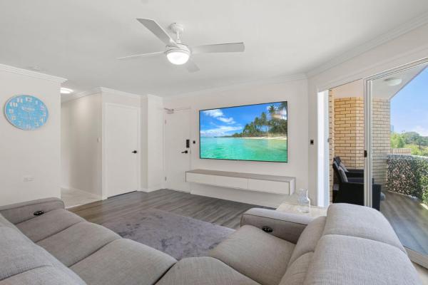 Trade Winds Unit 5, 52 Edmund St, Kings Beach - Golden Beach