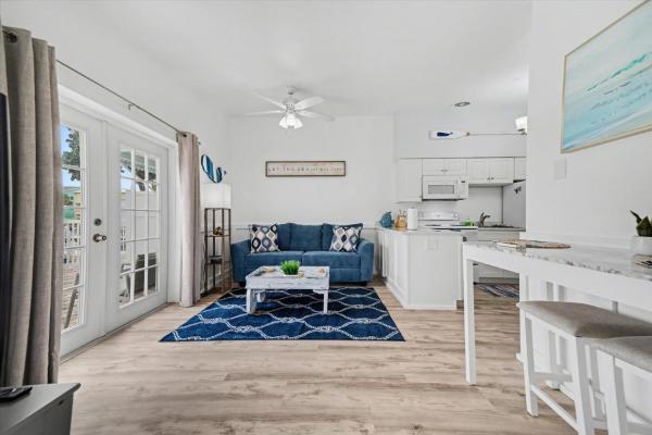 Waterway Vista Suite Pet Friendly Boat Dock - Splash Harbour Water Park, Indian Rocks Beach