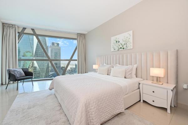 Difc 1 Bd Apartment In Park Tower - Dubai