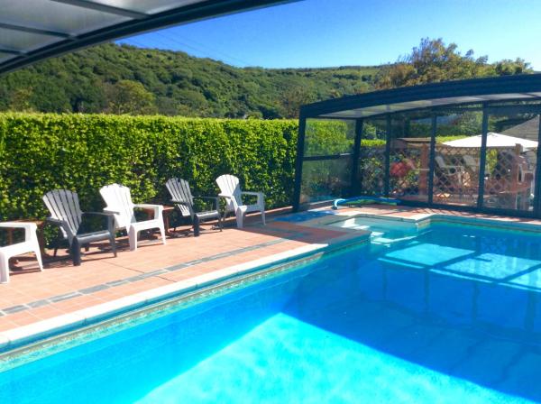 Look No Further ! 4 Min Walk To Beach, Pubs, Shops ! Htd Pool, Hottub, Games Room, Acre Gds, Bbq ! Historic,bassets Acre, Six Lovely 1-3 Bdr Apartments, Free Parking And Wifi - Cornwall