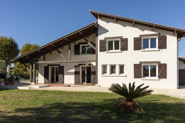 Villa Josephine With Swimmingpool In Arès - Andernos-les-Bains