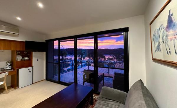 Bluewater Penthouse Guest Suite 2 - Sidney